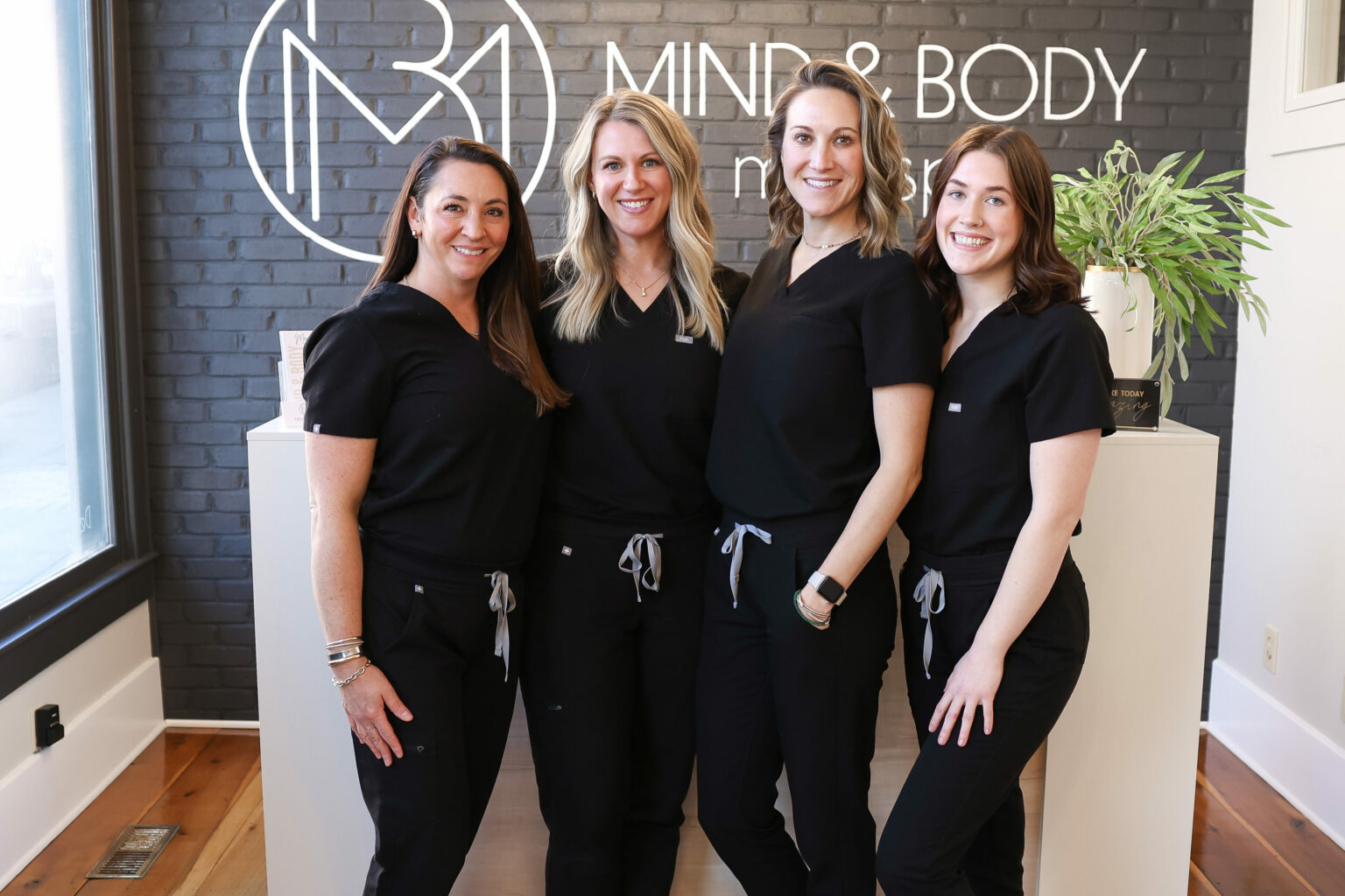 Mothers Day Gift Specials In Versailles - Mind and Body Medspa